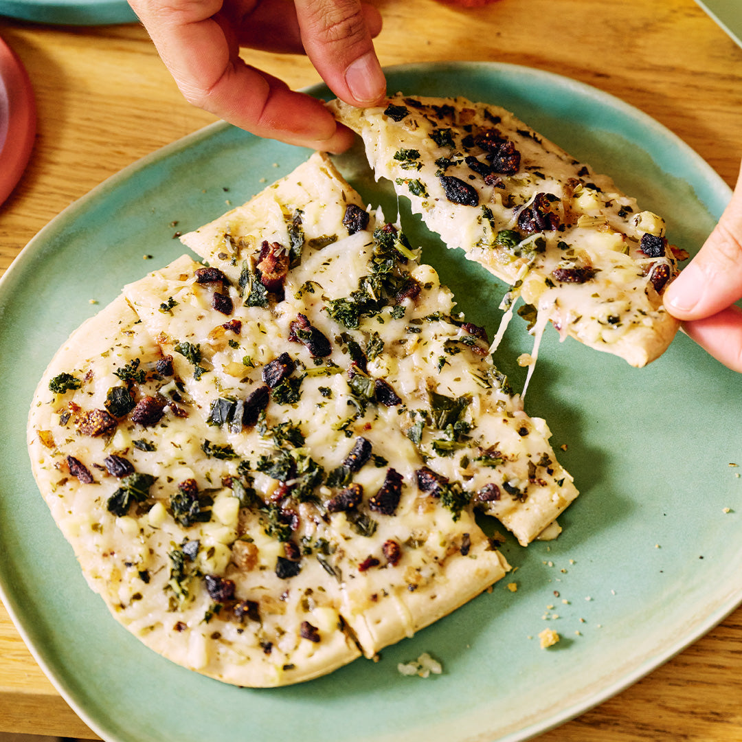 Dairy-Free Meatless Chicken, Bacon & Ranch Flatbread – Daiya Foods