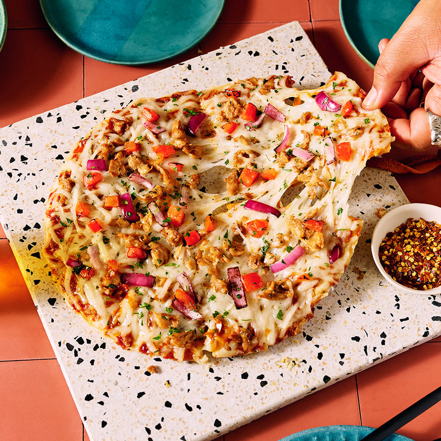 Dairy-Free Meatless BBQ Chick’n Pizza – Daiya Foods